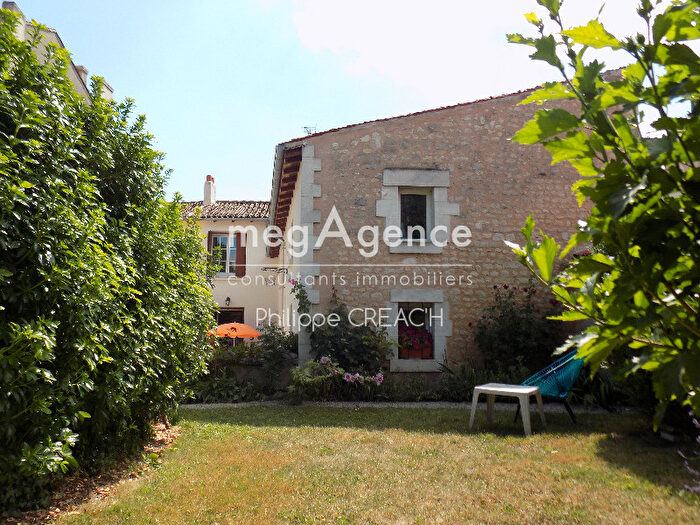 Maison à vendre - Saint-Jean-dAngély - 8 pièces - 6 chambres