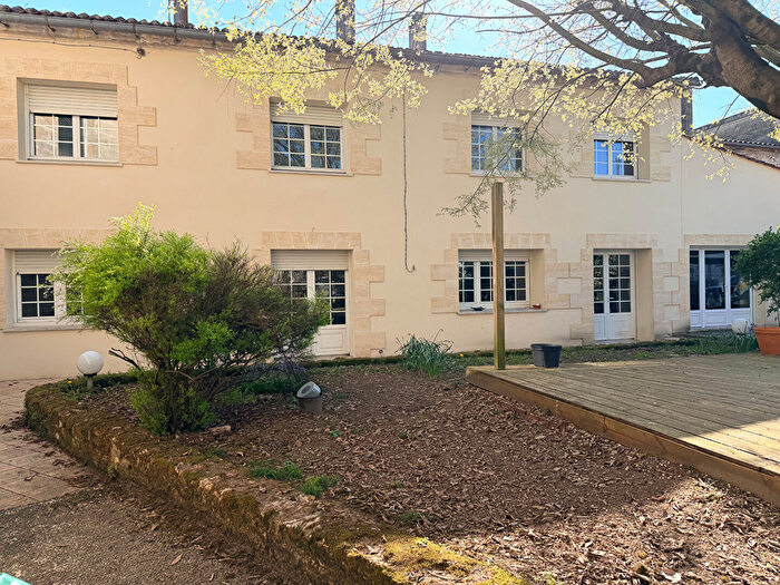 Maison à vendre - Saint-André-de-Cubzac - 7 pièces - 5 chambres