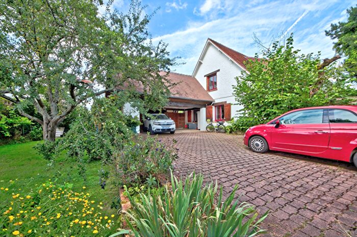 Maison à vendre - Magny-les-Hameaux - 9 pièces - 5 chambres