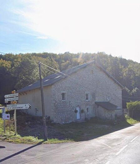 Maison à louer - Champagne-en-Valromey - 4 pièces - 2 chambres