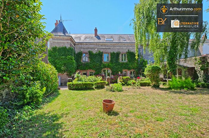 Maison à vendre - Vihiers - 12 pièces - 7 chambres