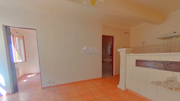 Beaucaire, Centre-ville : Appartement 2 pièces à louer