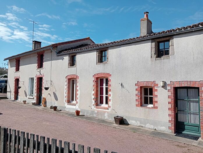 Maison à vendre - Moutiers-sous-Argenton - 9 pièces - 3 chambres