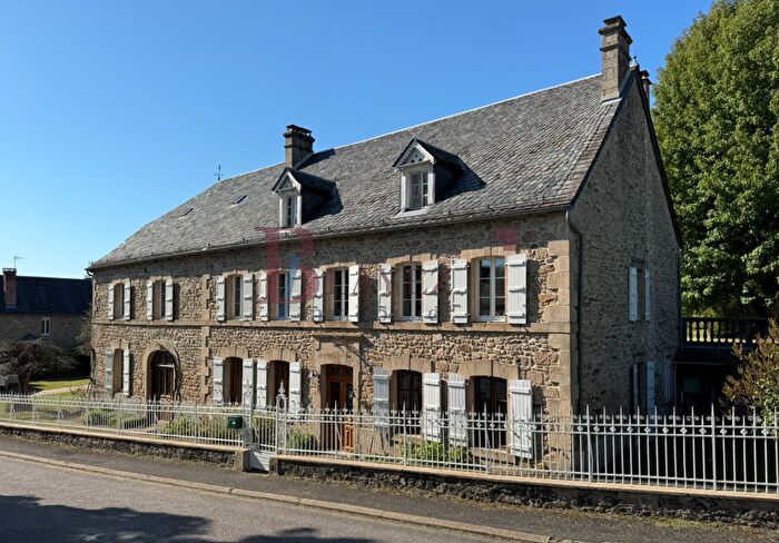 Marcillac-la-Croisille : Maison 12 pièces à vendre