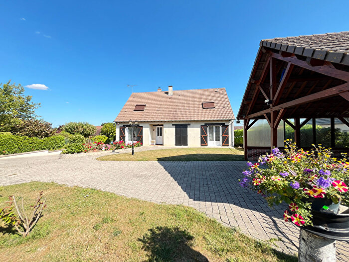 Maison 7 pièces à Briarres-sur-Essonne, à vendre
