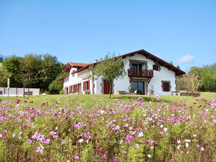 Maison à vendre - Saint-Jean-Pied-de-Port - 11 pièces - 9 chambres