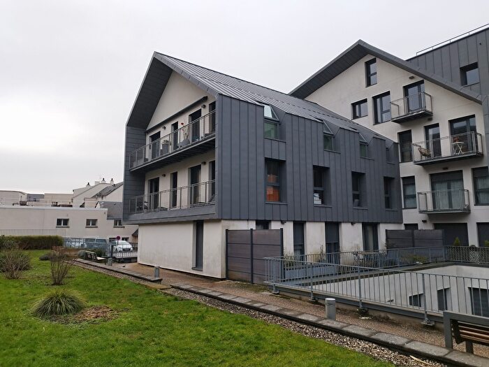 Appartement à louer - Chartres, Rechèvres - 5 pièces - 4 chambres