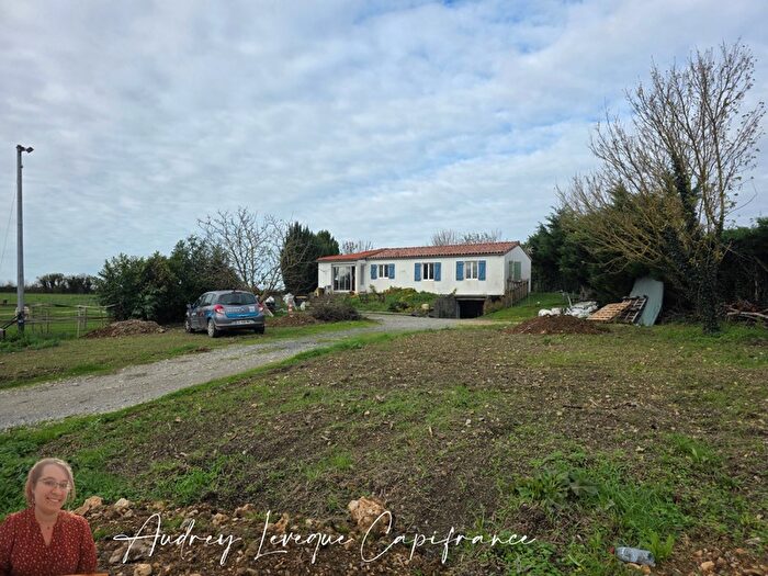 Maison à vendre - Ardillières - 5 pièces - 3 chambres