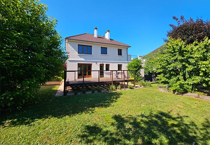 Maison à vendre - Saint-Rémy-lès-Chevreuse - 8 pièces - 5 chambres