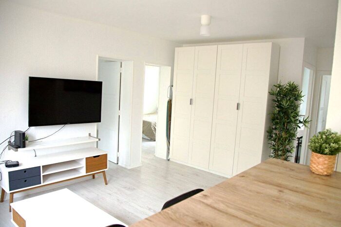 Appartement à louer - Cimetiere, Créteil - 5 pièces - 4 chambres