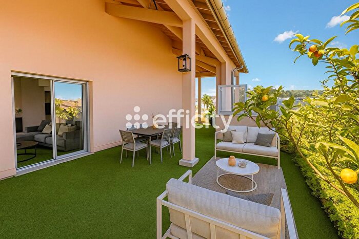 Appartement à vendre - Lyon e , Vaise, Rochecardon - 5 pièces - 4 chambres