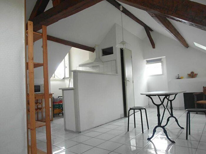 Appartement à louer - Le Hameau, Pau - 1 pièce