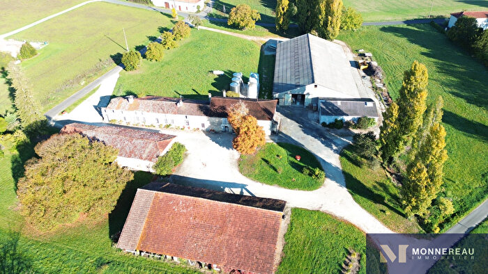 Maison à vendre - Baignes-Sainte-Radegonde - 5 pièces - 1 chambre