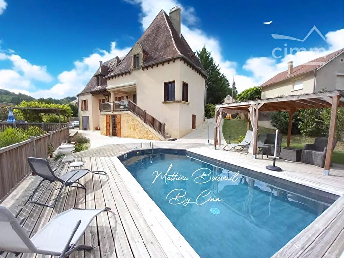 Maison à vendre - Montignac - 8 pièces - 5 chambres