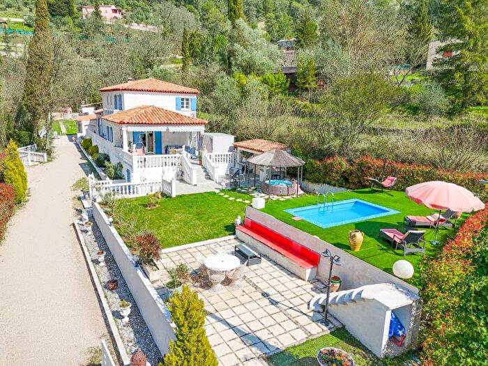 Maison à vendre - LEscarène - 7 pièces - 6 chambres