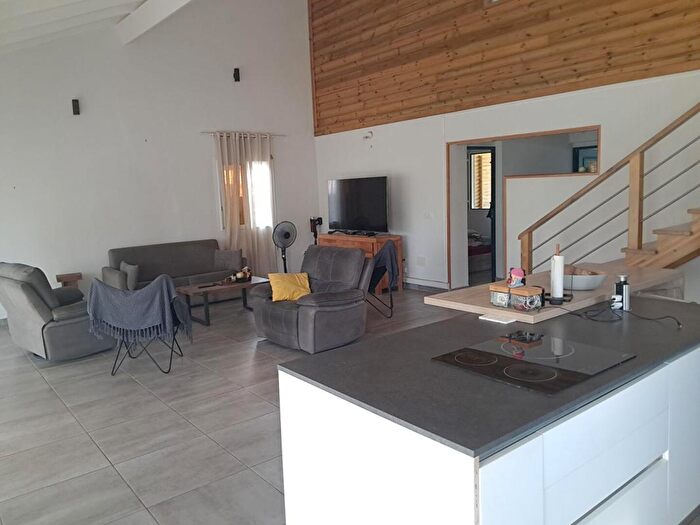 Maison à vendre - Capesterre-Belle-Eau - 5 pièces - 3 chambres