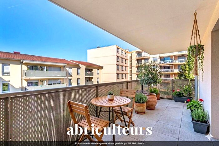 Vénissieux, Centre-ville : Appartement 4 pièces à vendre