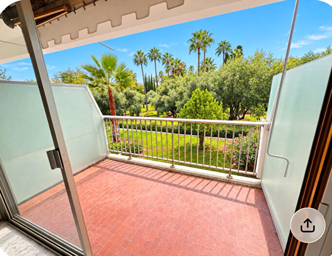Cannes, Californie Pezou : Appartement 1 pièce à vendre