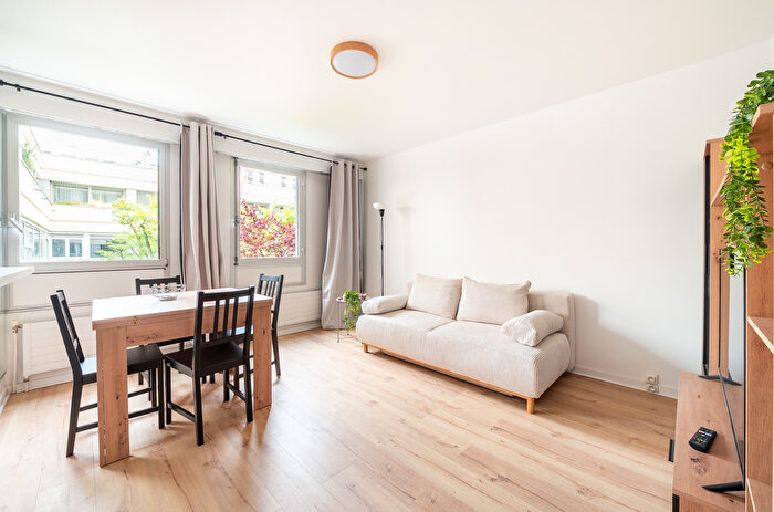 Appartement à vendre - Paris e , Saint-Placide - 1 pièce