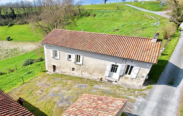 Maison à vendre - Verteillac - 4 pièces - 2 chambres