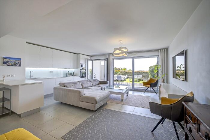 Appartement à vendre - Nice, Corniche Fleurie - 3 pièces - 2 chambres