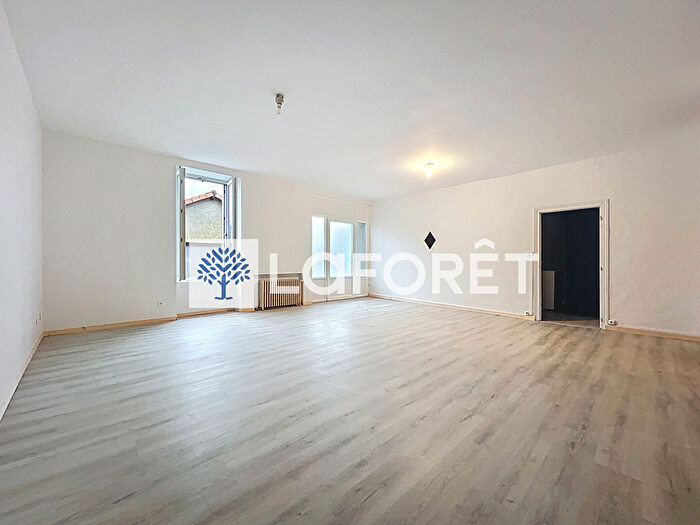 Maison à louer - Secondigny - 6 pièces - 5 chambres