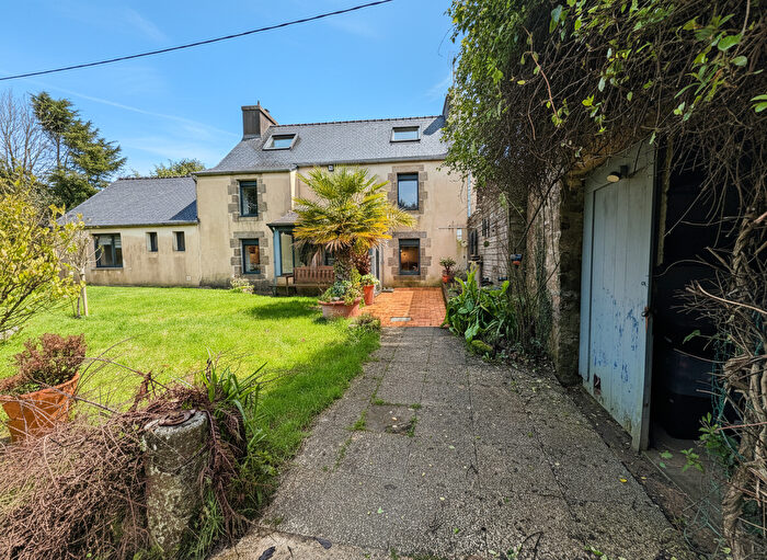 Maison à vendre - Plougourvest - 7 pièces - 4 chambres