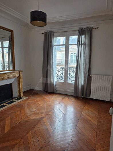 Appartement à louer - Paris ème - 4 pièces - 3 chambres