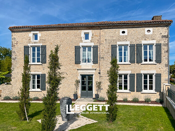 Maison à vendre - Villefagnan - 5 pièces - 4 chambres