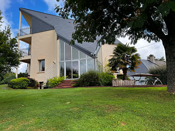 Maison à vendre - LHuisserie - 8 pièces - 5 chambres