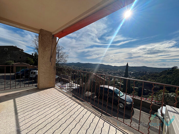 Appartement à louer - Bormes-les-Mimosas, Centre-ville, Le Pin - 2 pièces - 1 chambre