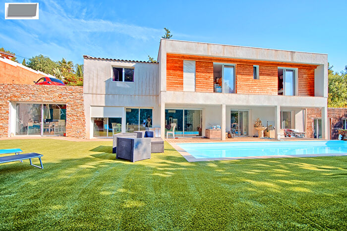 Maison à vendre - Carqueiranne - 8 pièces - 6 chambres