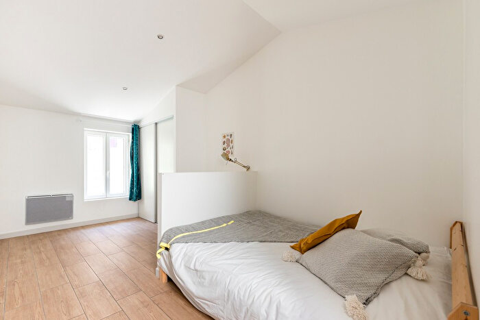 Appartement à louer - Marseille e , Cours julien, Notre-Dame-des-Monts - 8 pièces