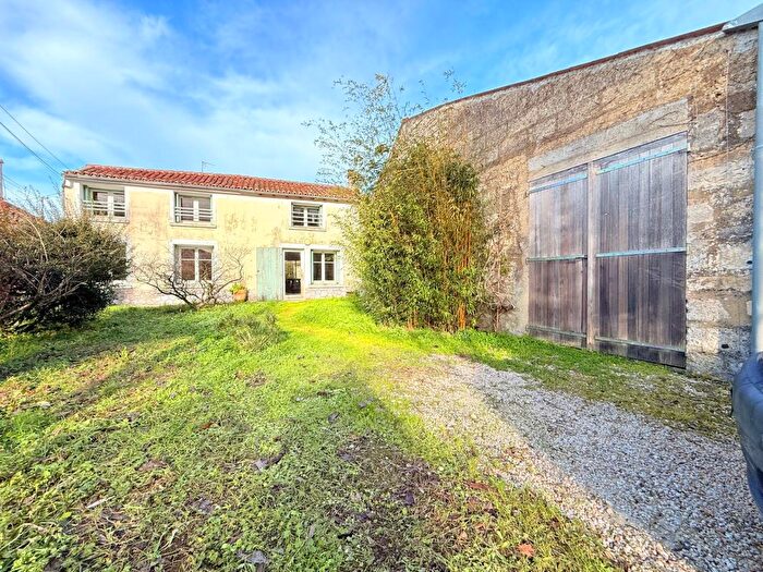 Maison à vendre - Surgères - 4 pièces - 3 chambres