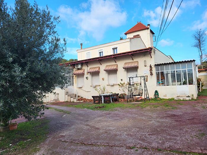 Maison à vendre - Plan-de-Cuques - 20 pièces - 15 chambres