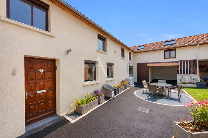 Appartement à vendre - Noisiel, Ville ancienne - 9 pièces - 4 chambres