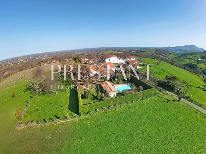 Maison à vendre - Espelette - 10 pièces - 6 chambres