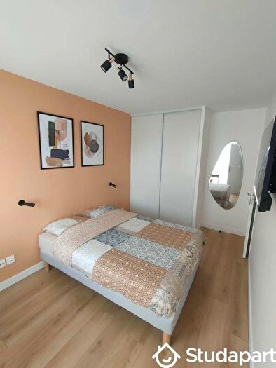 Appartement à louer - Le Village, Carrières-sous-Poissy - 1 pièce - 5 chambres