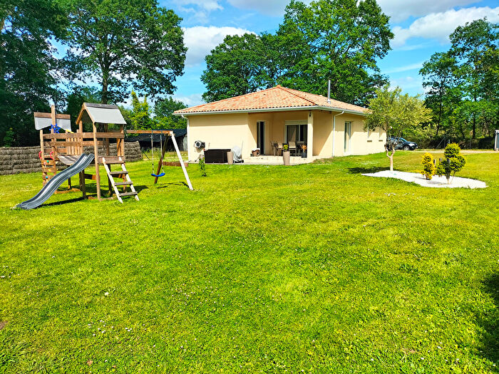 Maison 4 pièces à Pouydesseaux, à vendre
