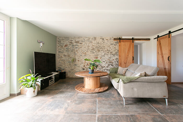 Maison 10 pièces à Mésanger, à vendre