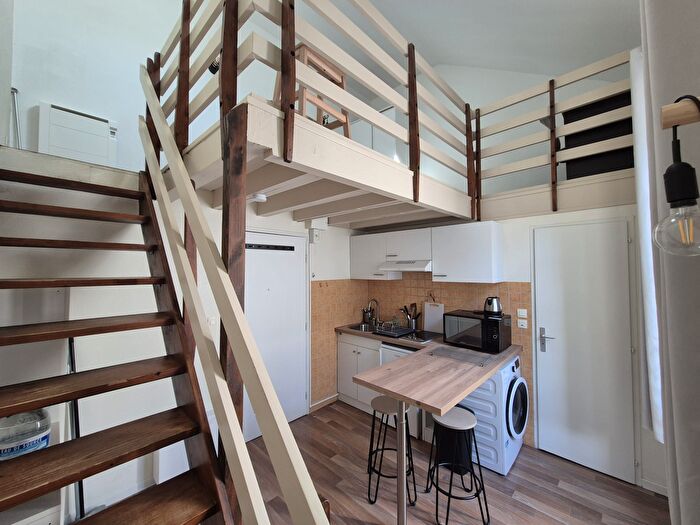 Appartement à louer - Pau, Centre-ville - 1 pièce - 1 chambre