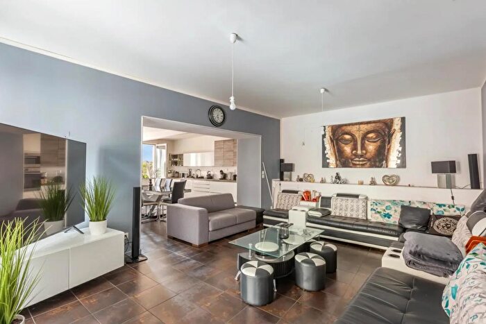 Maison à vendre - Feyzin - 7 pièces - 4 chambres