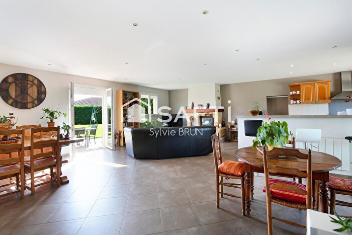 Maison à vendre - Villaudric - 4 pièces - 3 chambres