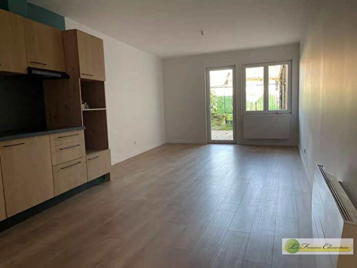 Aigre - Maison 4 pièces à louer