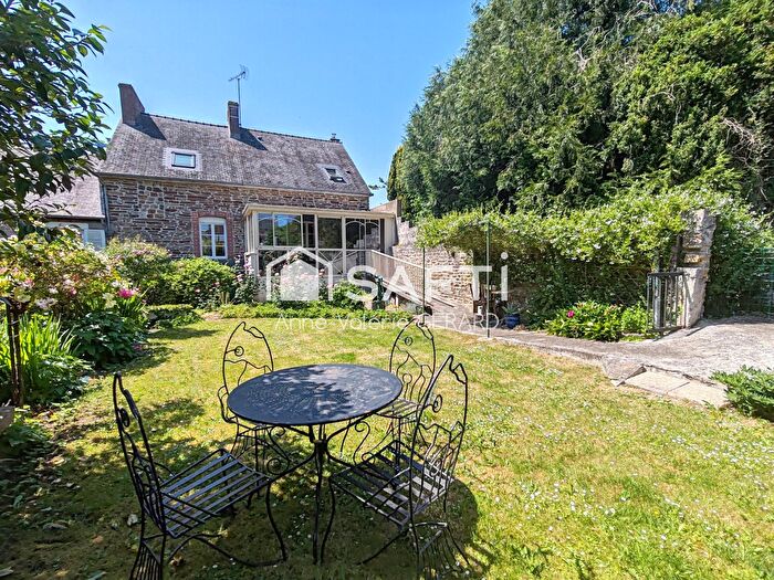 Maison 9 pièces à Fougerolles-du-Plessis, à vendre
