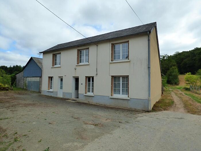 Maison à vendre - Saint-Martin-de-Connée - 5 pièces - 4 chambres