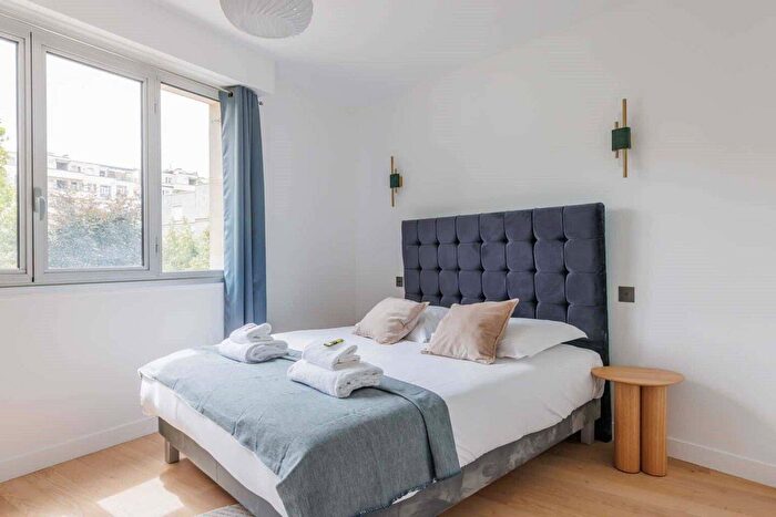 Appartement à louer - Saint James-Général Koenig, Neuilly-sur-Seine - 4 pièces - 3 chambres