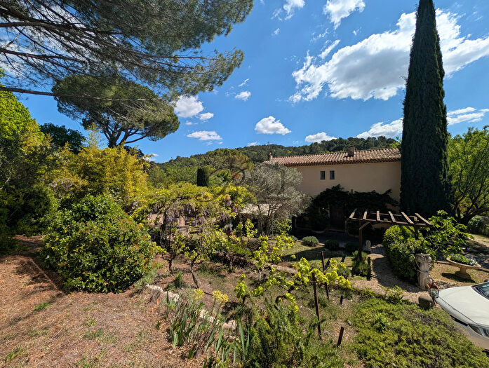 La Bastide-des-Jourdans : Maison 8 pièces à vendre