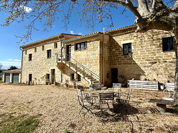 Maison à vendre - Montaren-et-Saint-Médiers - 10 pièces - 6 chambres