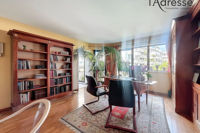 Suresnes, Centre-ville : Appartement 3 pièces à vendre